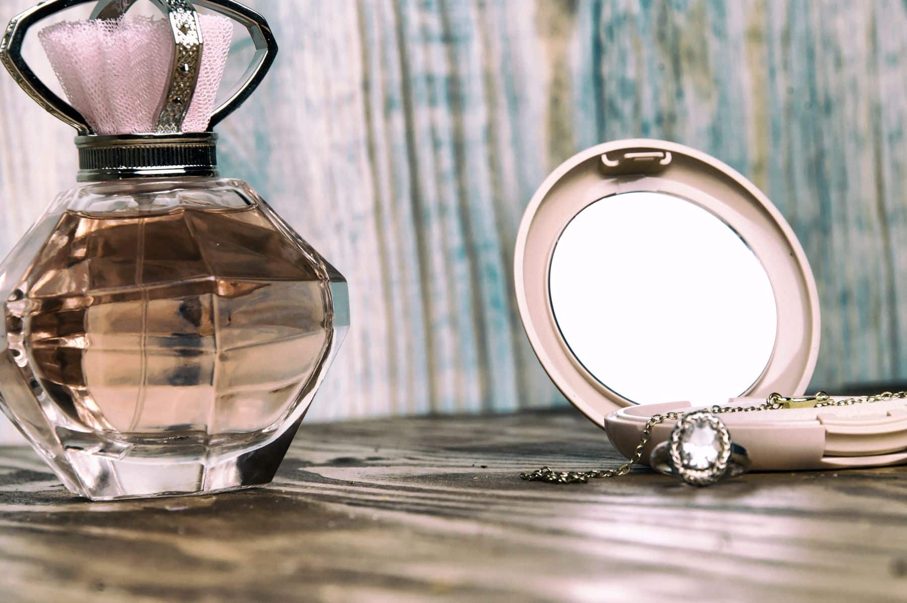 Offrez un voyage olfactif avec notre coffret parfum - Idée cadeau ...